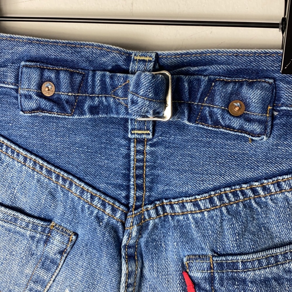 Levi’s Vintage Cinch Back Shorts Size 30 - Gem